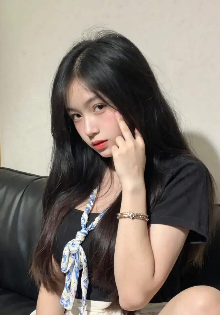 F.1女娲抖音小红书粉丝流量起号模型_165-LoRA-Moldbase-Shakker